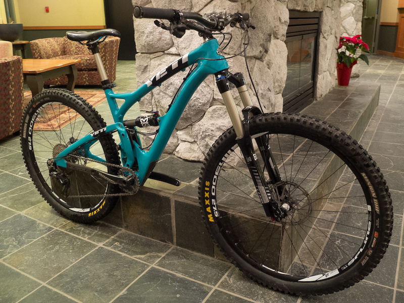 2015 Price Reduced Mint Small Turquoise Yeti SB5C For Sale 2015 Price Reduced Mint Small Turquoise Yeti SB5C For Sale