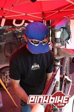 Stage 5 2004: The Lead Tightens - Pinkbike