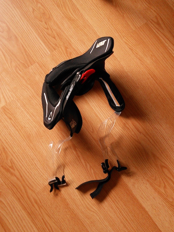 Leatt DBX Ride III size small, worn once perfect condition For Sale