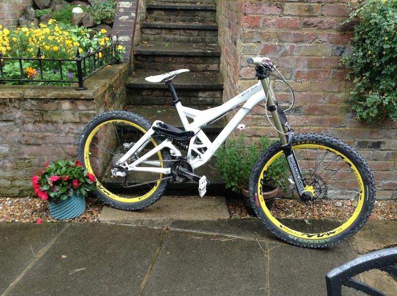 2006 Specialized demo 8 splitting!!!!!! For Sale