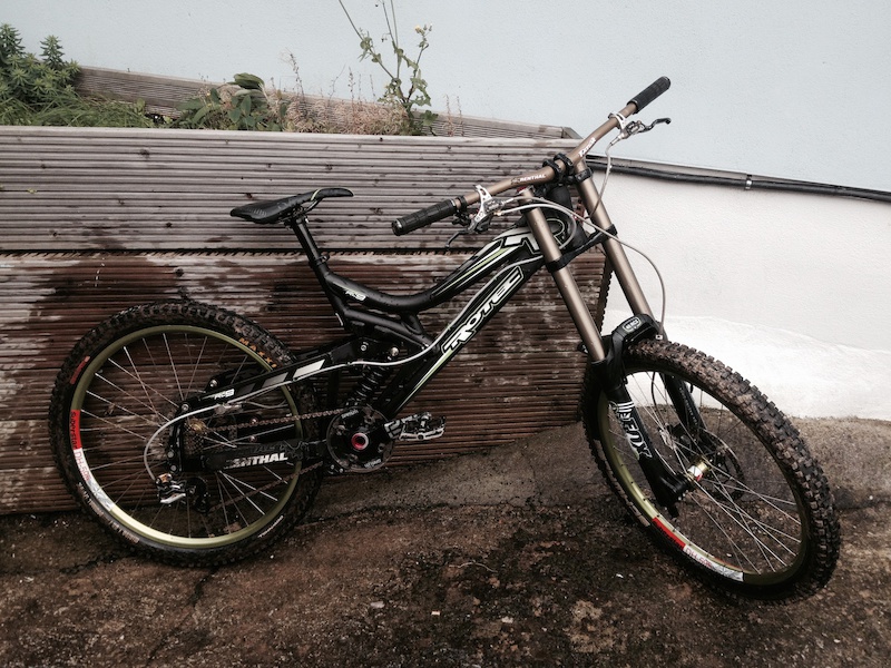 FOX 40 RC2. Ti spring, Custom decals awesome DH fork. For Sale