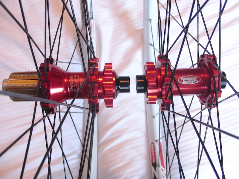 HOPE HOOPS STRAIGHT PULL PRO 2 EVO STANS FLOW RED WHITE 26" For Sale