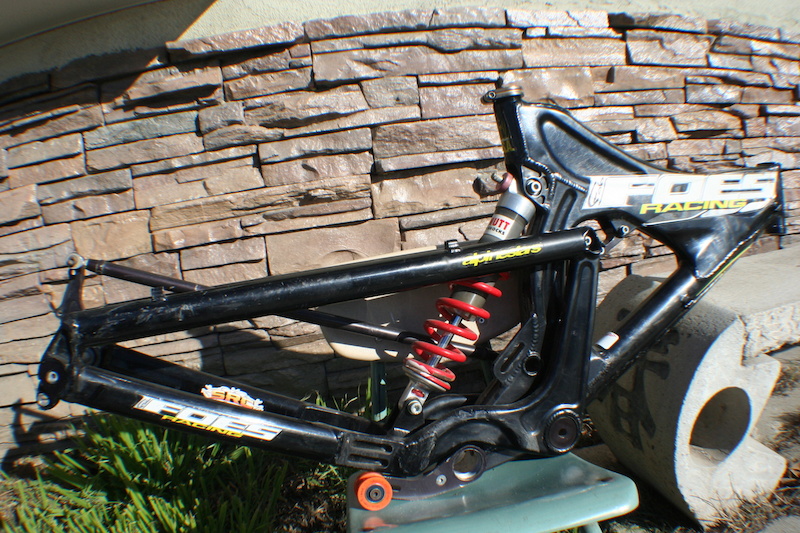 2005 05 foes "dhs mono"..with "curnutt"..rear shock For Sale