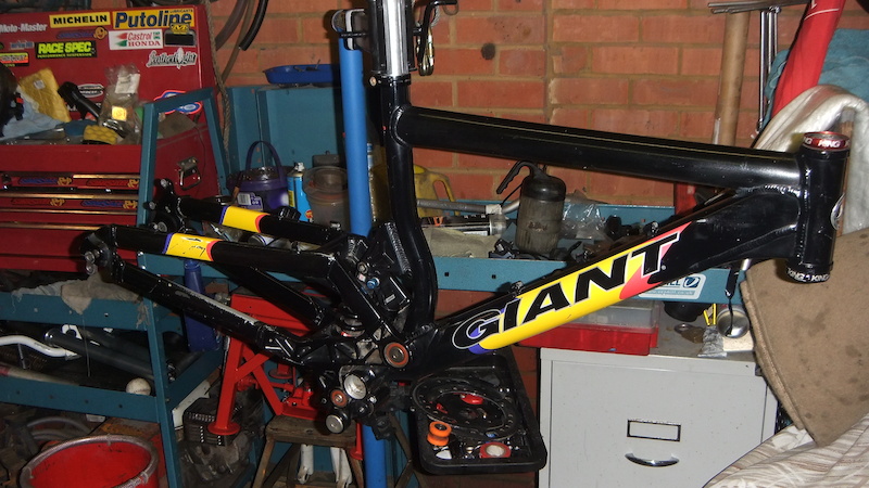 giant dh team frame +cranks and chain device For Sale