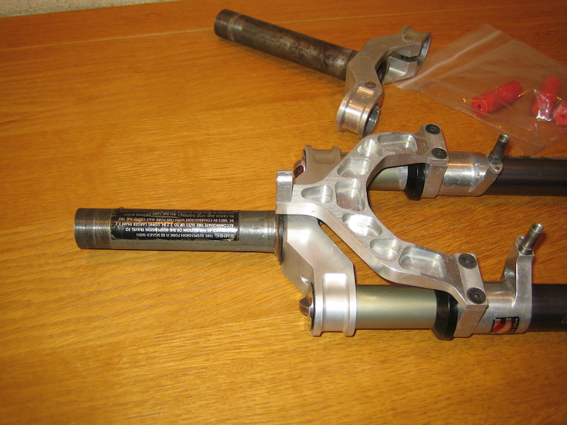 1995 Manitou Answer comp Forks with new red/bleu elastromers | Retrobike