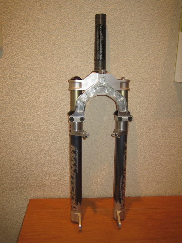 1995 Manitou Answer comp Forks with new red/bleu elastromers | Retrobike