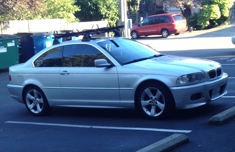 Yakima BMW 3 series roof rack. Holds 4 bicycles! For Sale