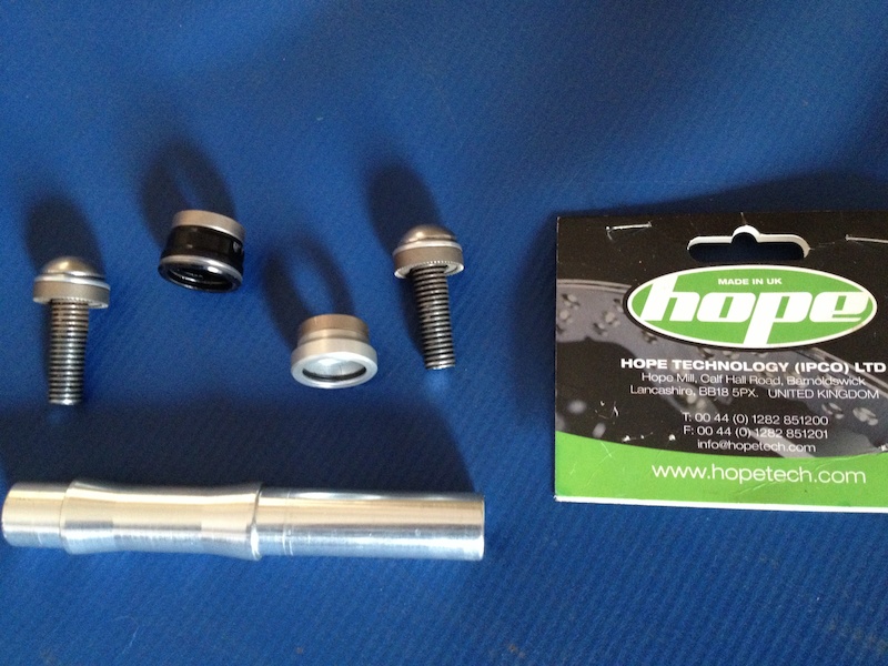 Hope pro2 evo 10x135 bolt on axel and bolts For Sale