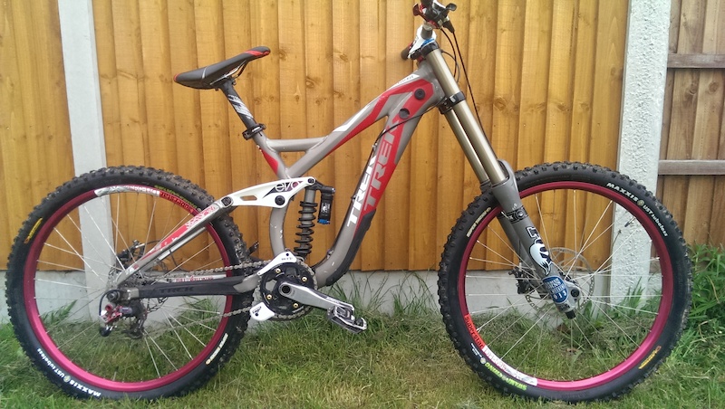 2011 Trek Session 88 Large OFFERS SWAP Downhill DH ( Fox 40 Saint For Sale