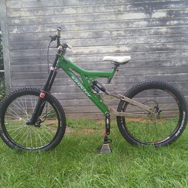2009 sinister R9 downhill full bike. Size medium For Sale