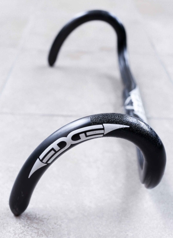 ENVE / EDGE composites premium carbon handlebars 44cm For Sale