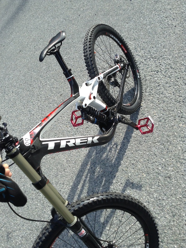 2013 UPDATED !! ALMOST NEW Trek session 9.9 carbon For Sale