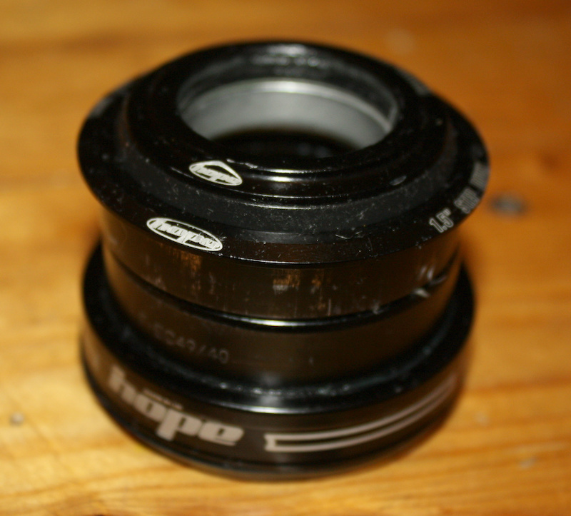 Hope headset 1 1/8" step down to 1.5" taper, 49mm cups For Sale