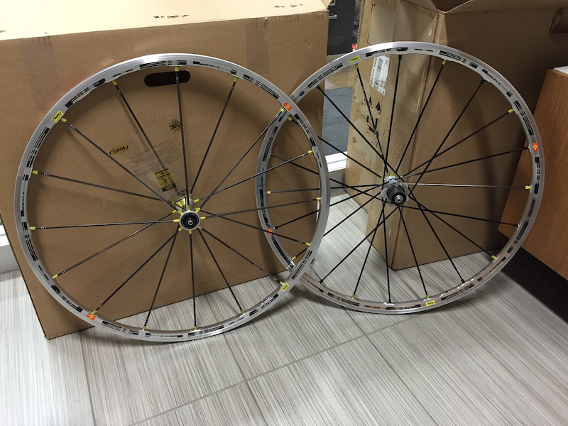MAVIC R-SYS 700c clincher wheelset - like new! For Sale