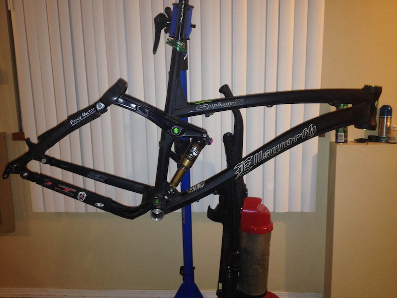 2013 Ellsworth Epiphany 650b Large + KS Lev Dropper Post For Sale