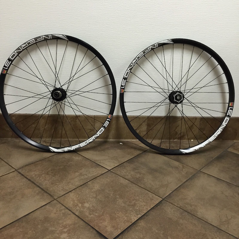 2015 Sun Ringle Inferno 31 Novatec 650B 27.5 DH Wheelset For Sale