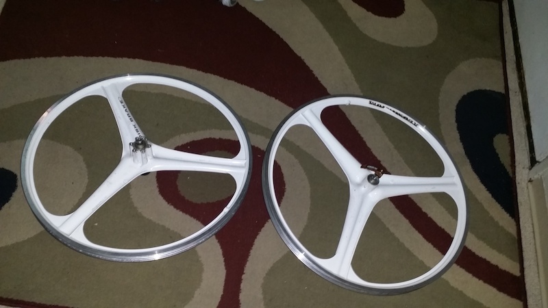 Grimeca aero 3 tubeless 3 spoked 26" aluminum wheelset For Sale