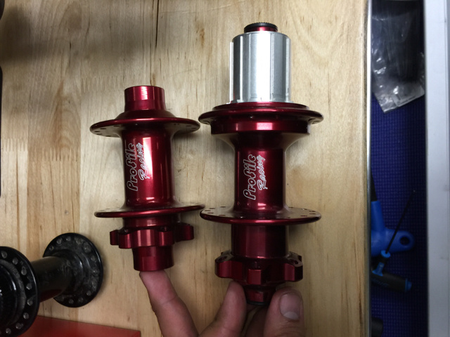 Profile Elite DH Hub Set 20mm / 150x12mm Red For Sale