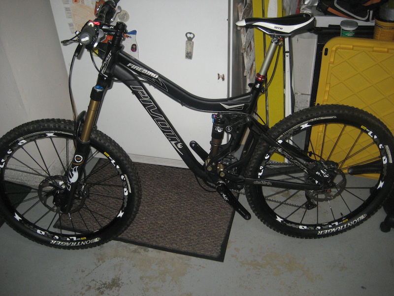 2012 PIVOT FIREBIRD 26 MEDIUM MOUNTAIN BIKE WITH WHEEL UPGRADE!! For Sale