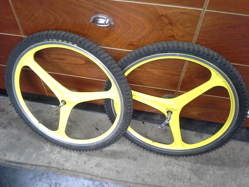 Grimeca Trispoke wheelset aluminium Yellow 26" | Retrobike