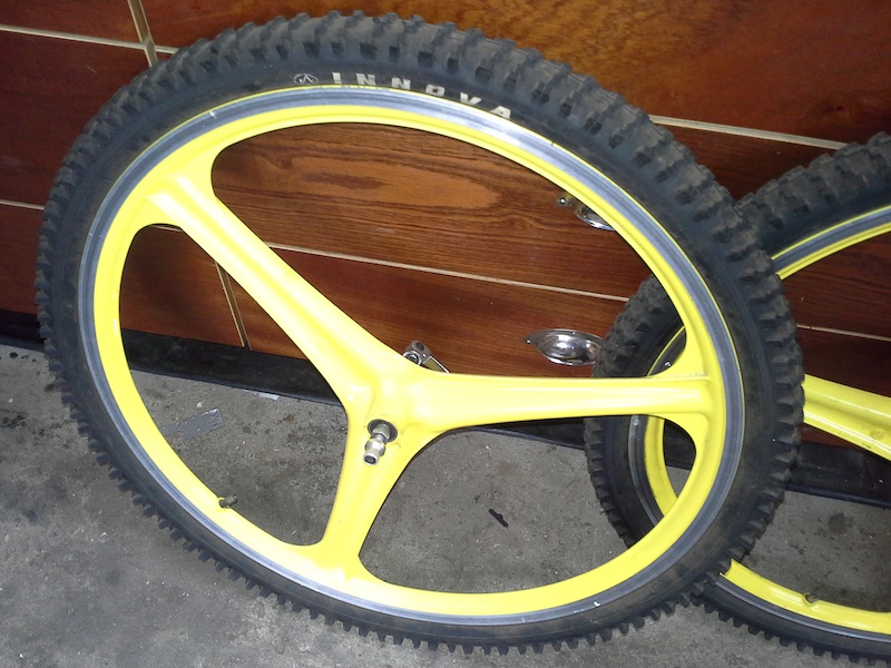 Grimeca Trispoke wheelset aluminium Yellow 26" | Retrobike