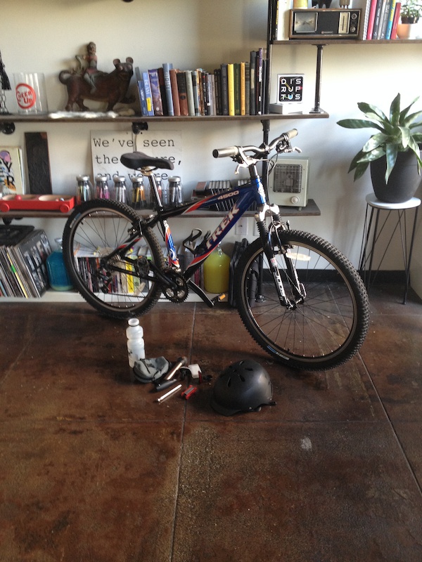 2004 ALMOST NEW: Trek 4500 Alpha w/ Helmet, Pump, Tools For Sale