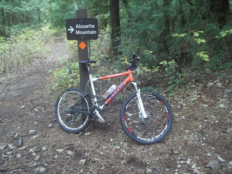 Mike Lake Climb Hiking Trail - Maple Ridge, BC