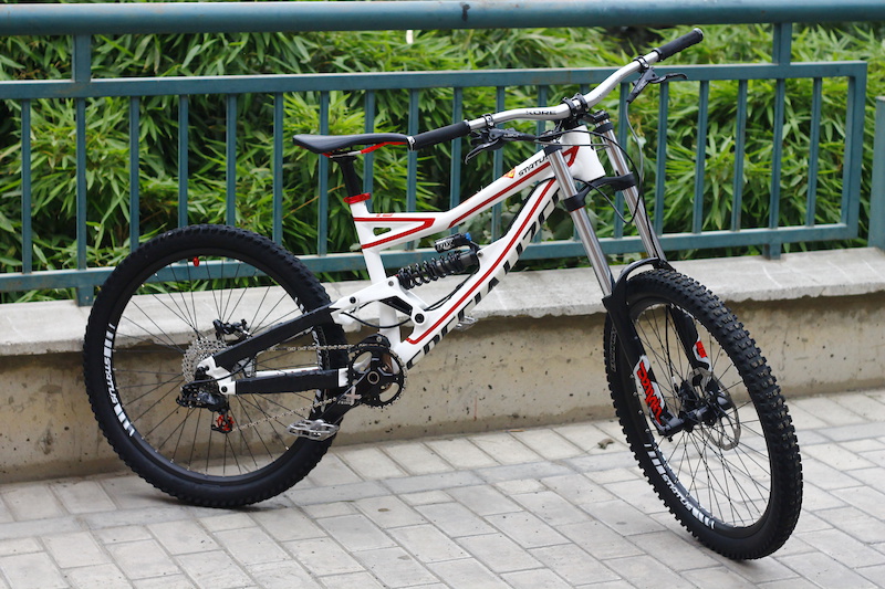 specialized status 2 dh bike For Sale