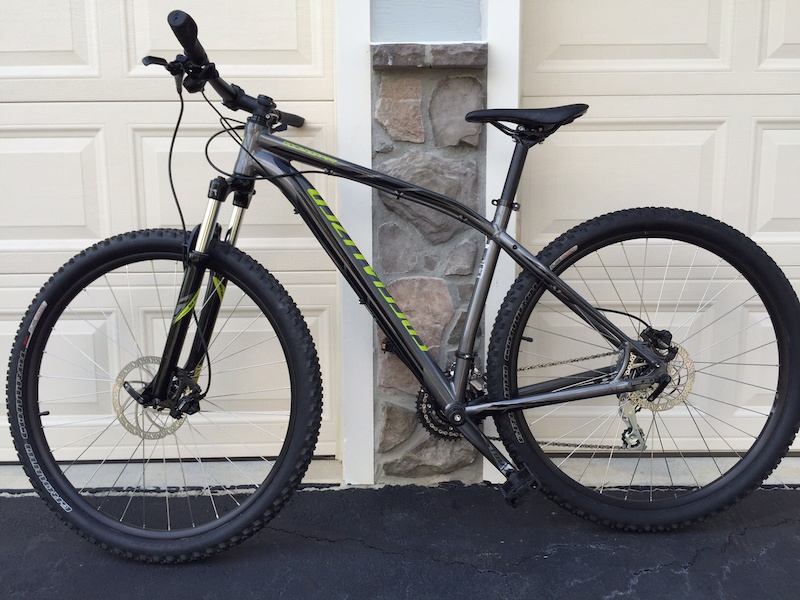 2015 19" Specialized Rockhopper Almost New For Sale