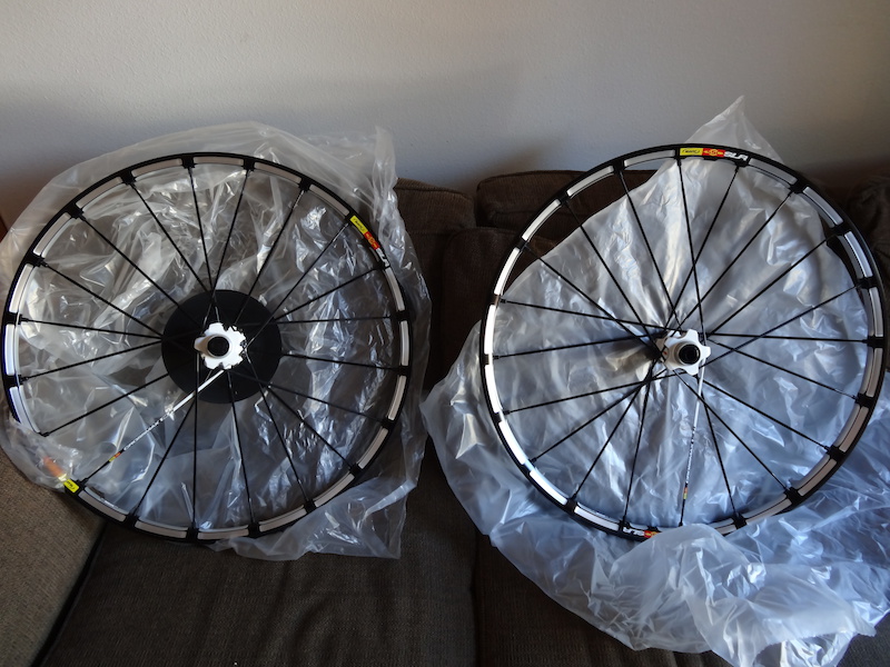 2014 *NEW* Mavic CROSSMAX SLR 27.5 650b tubeless wheelset UST For Sale