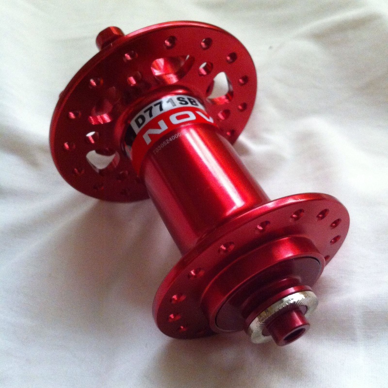 Novatec D771SB Front Hub QR or 15 TA For Sale