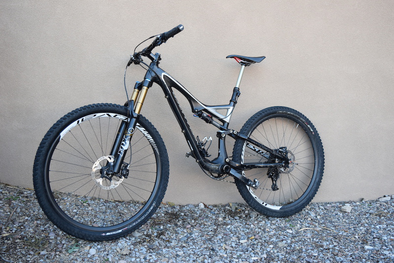 2012 Specialized stumpjumper carbon with carbon rims For Sale