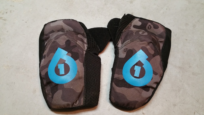 2014 661 Comp AM Knee Pads - Includes Shipping For Sale