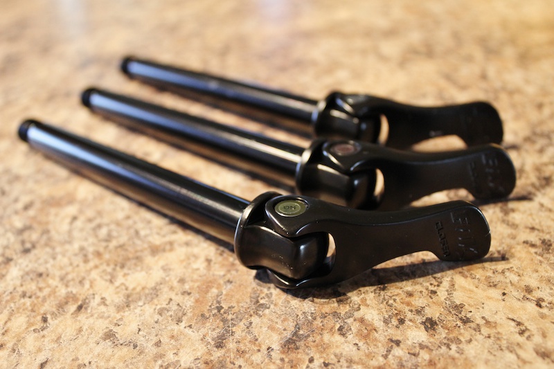 2014 NEW! Fox 15mm fork axle For Sale