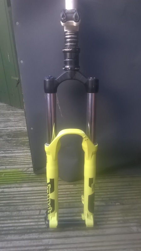 Price drop.Rock shox domains 180mm 1.5 steerer For Sale