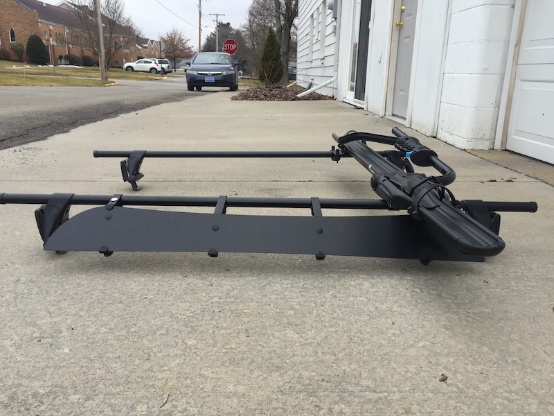 2015 Yakima Base Rack System w/ Rocky Mounts Brass Knuckles For Sale