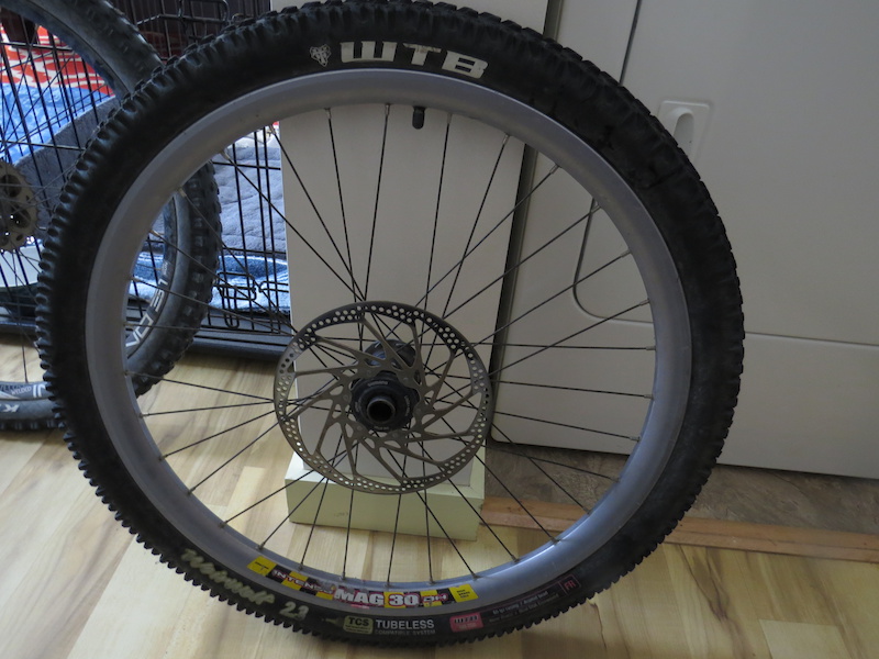 2014 Intense, Mag 3.0 DH & Sun Rims, Inferno 31 For Sale