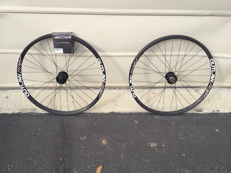 2017 Azonic Outlaws. New. 26" black. For Sale