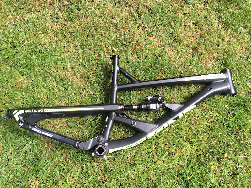 2015 YT Capra Al frame, size large with headset For Sale