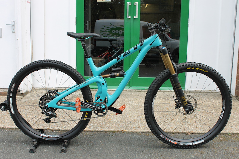 2016 Yeti SB5.5c Bike - Medium / Turquoise - Ex-Demo For Sale