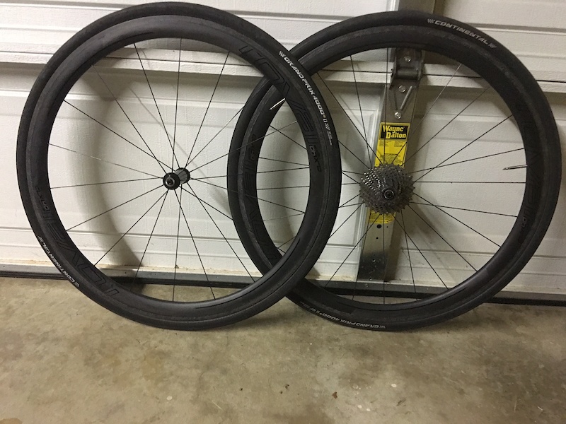 2016 Roval CLX 40 Carbon Wheels Tires & Cassette included For Sale