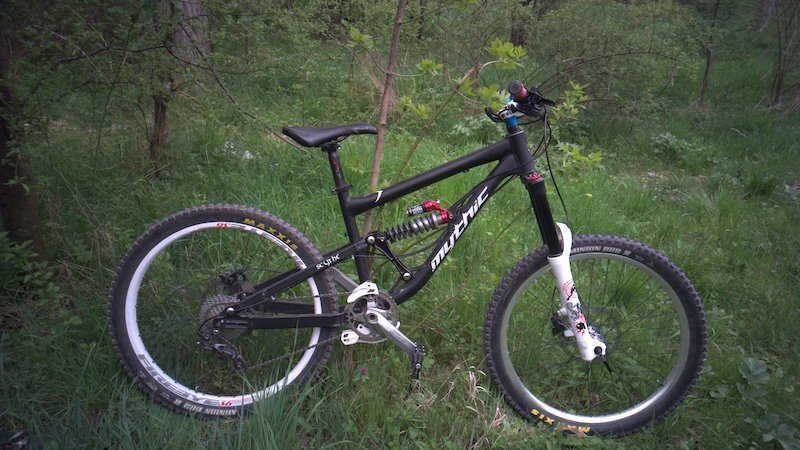 2014 DH/FR Banshee Mythic Scythe Mountain Bike For Sale