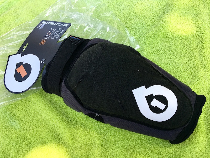 Six six one 661 evo knee pads For Sale