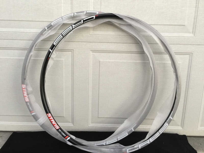 2017 2x Stans NoTubes Crest MK3 29 Rims - 28-hole For Sale