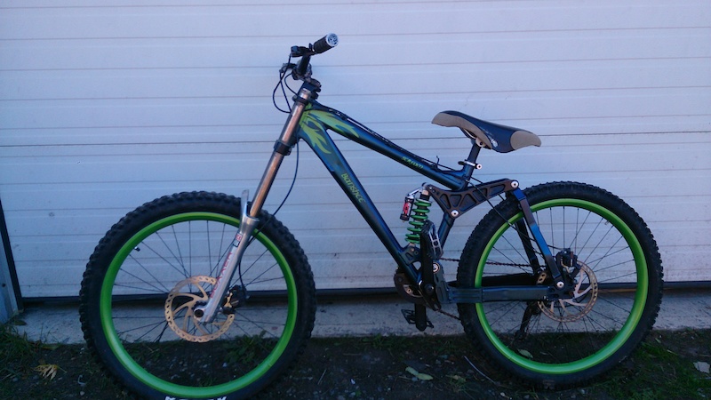 Banshee Scream DH Bike - Rock Shox Boxxer WC SUN FUNN For Sale