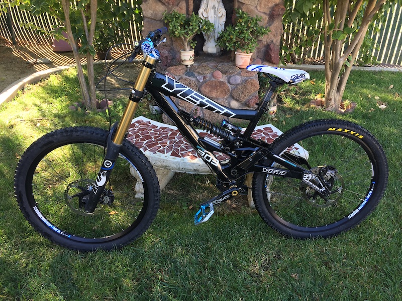 2012 Price Dropped! Yeti 303R-DH SMALL with SAINTS setup For Sale