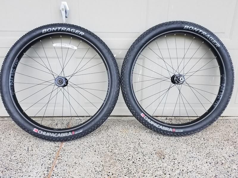 2017 Boost 29+ Mulefut wheel set with 29x3 Chupacabra tires For Sale