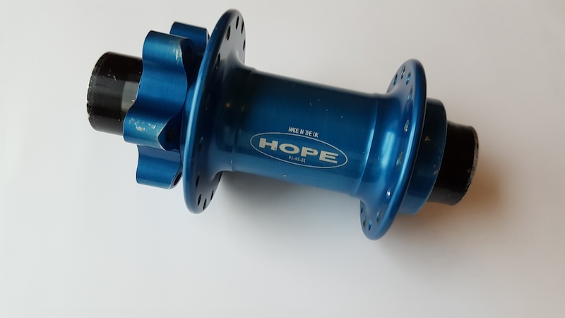 Hope Bulb front hub - *BRAND NEW BEARINGS* For Sale