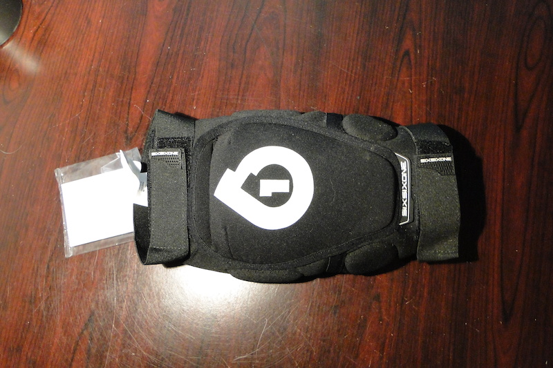 NEW UNUSED 661 Rage Knee Pads Small For Sale