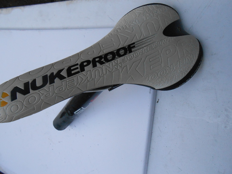 FSA SLK CARBON seat post with NUKEPROOF saddle For Sale